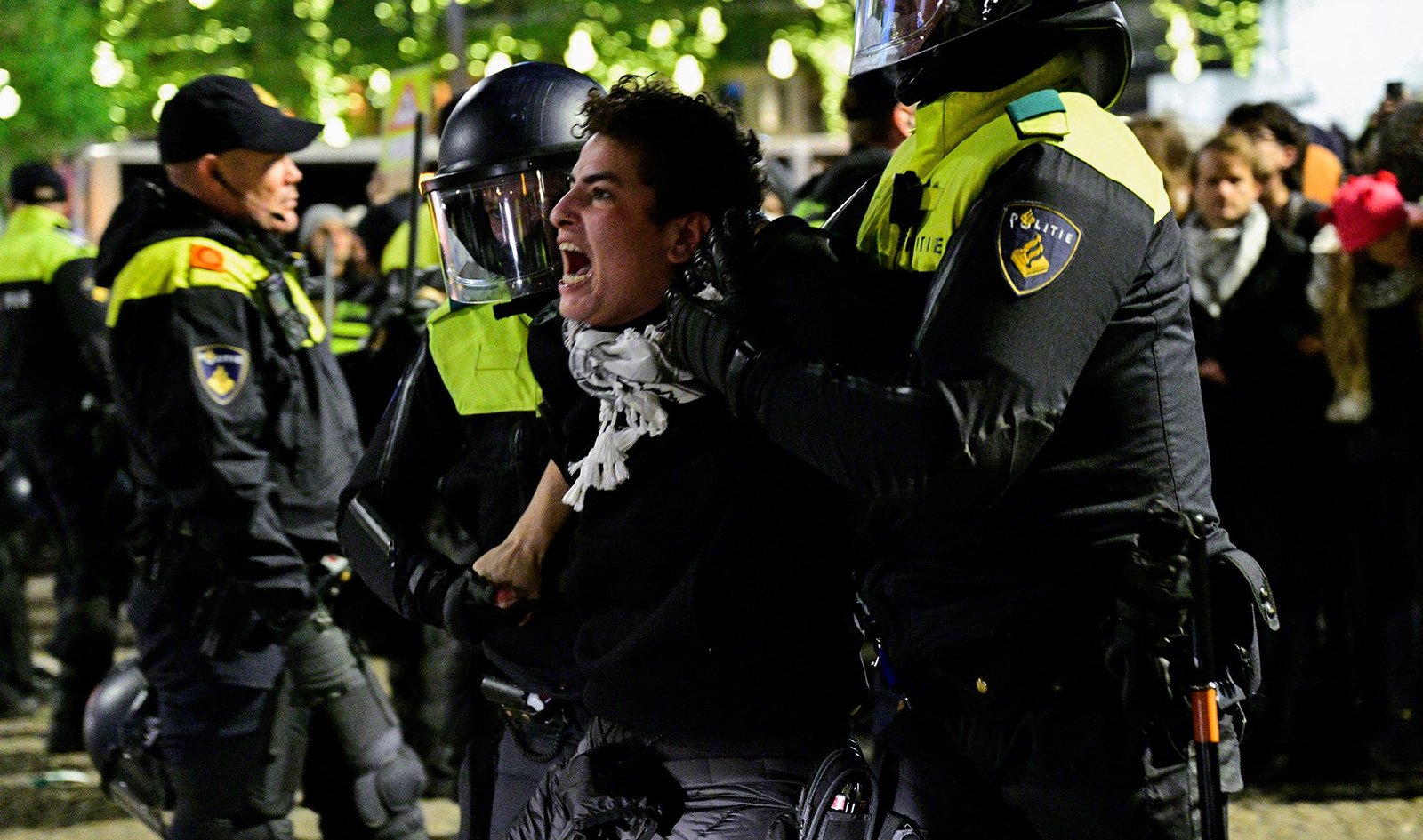 Polícia detém manifestantes pró-Palestina que desafiam proibição de ...